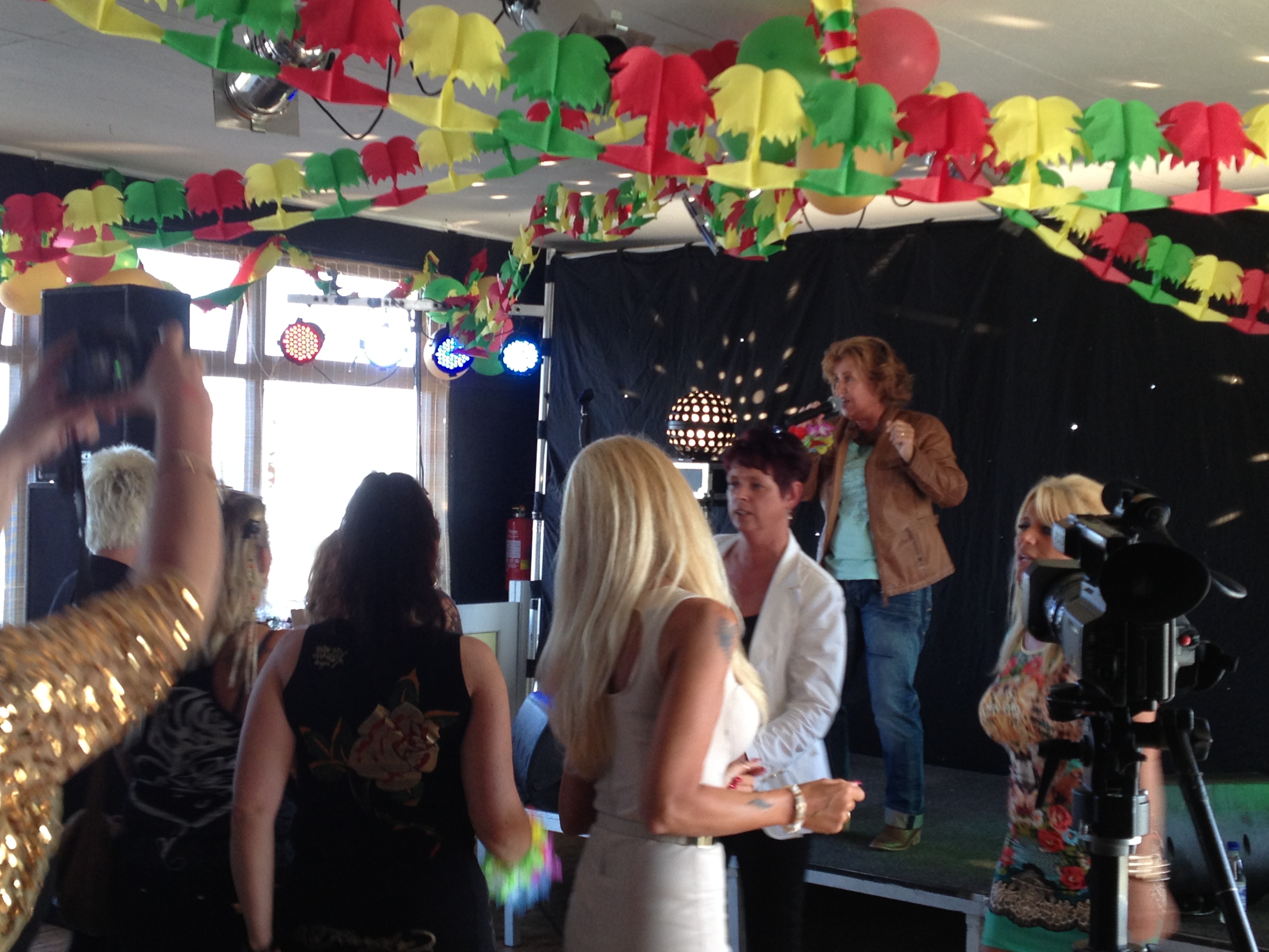 Wendy Molee EntertainmentGezellige zondagmiddag bij Mike Daane - Wendy ...